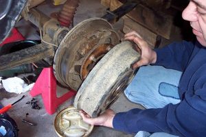 Detroit Locker Install – Offroaders.com provides information and ...