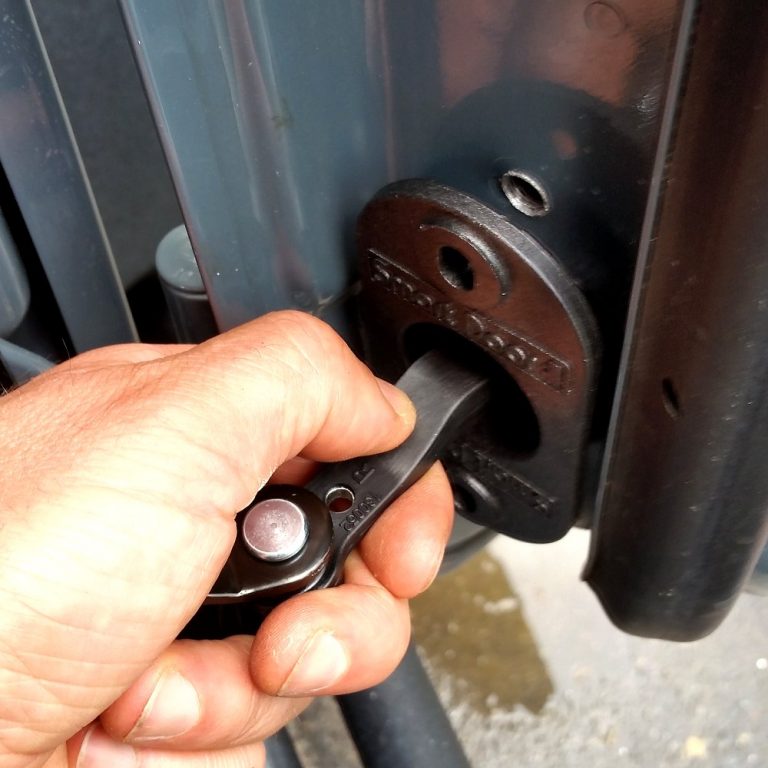 Smart Door Stops Review – Jeep JK Installation – Offroaders.com ...
